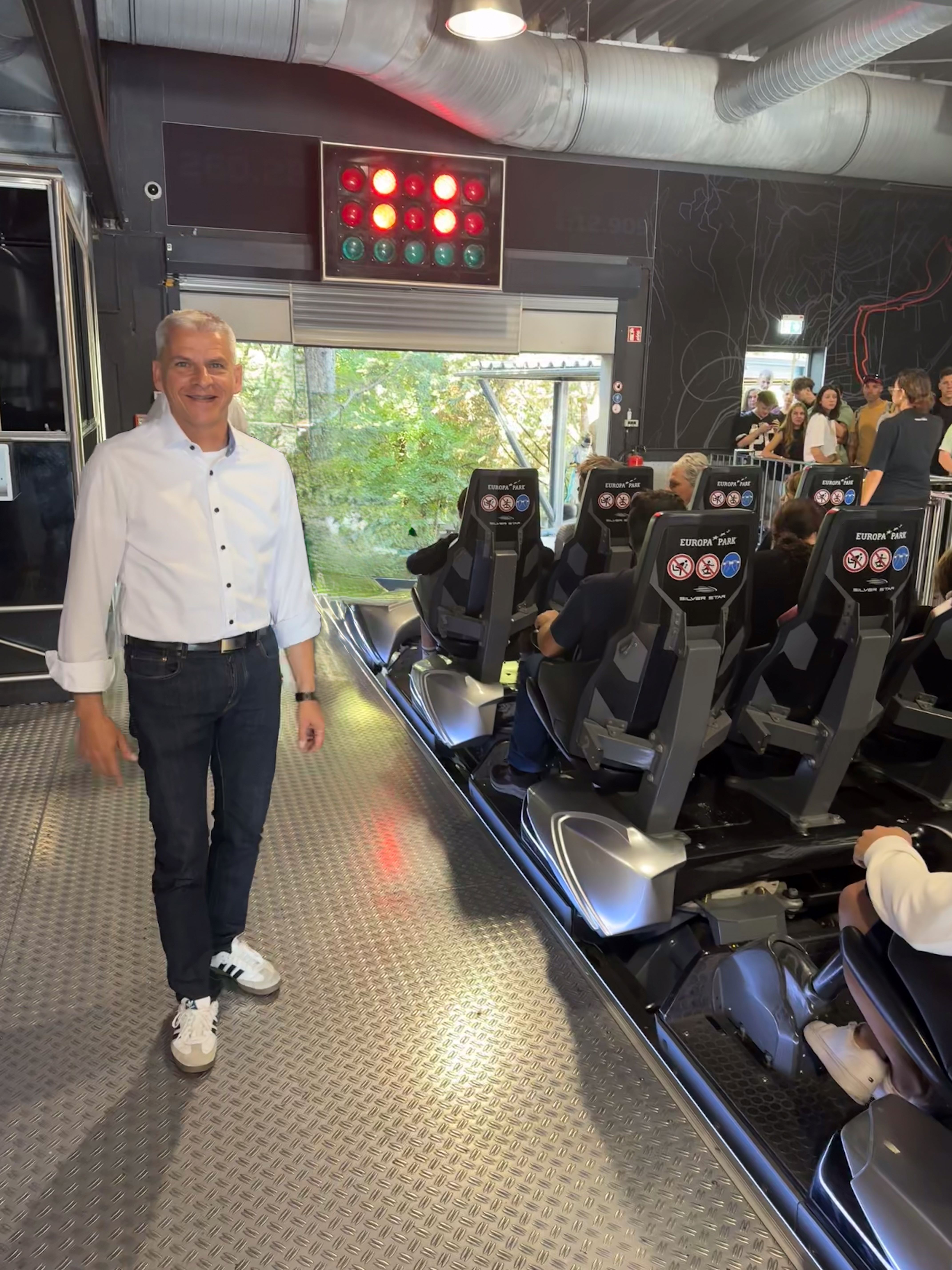 Staatssekretär Dr. Patrick Rapp MdL arbeitet einen Tag lang im Europa-Park