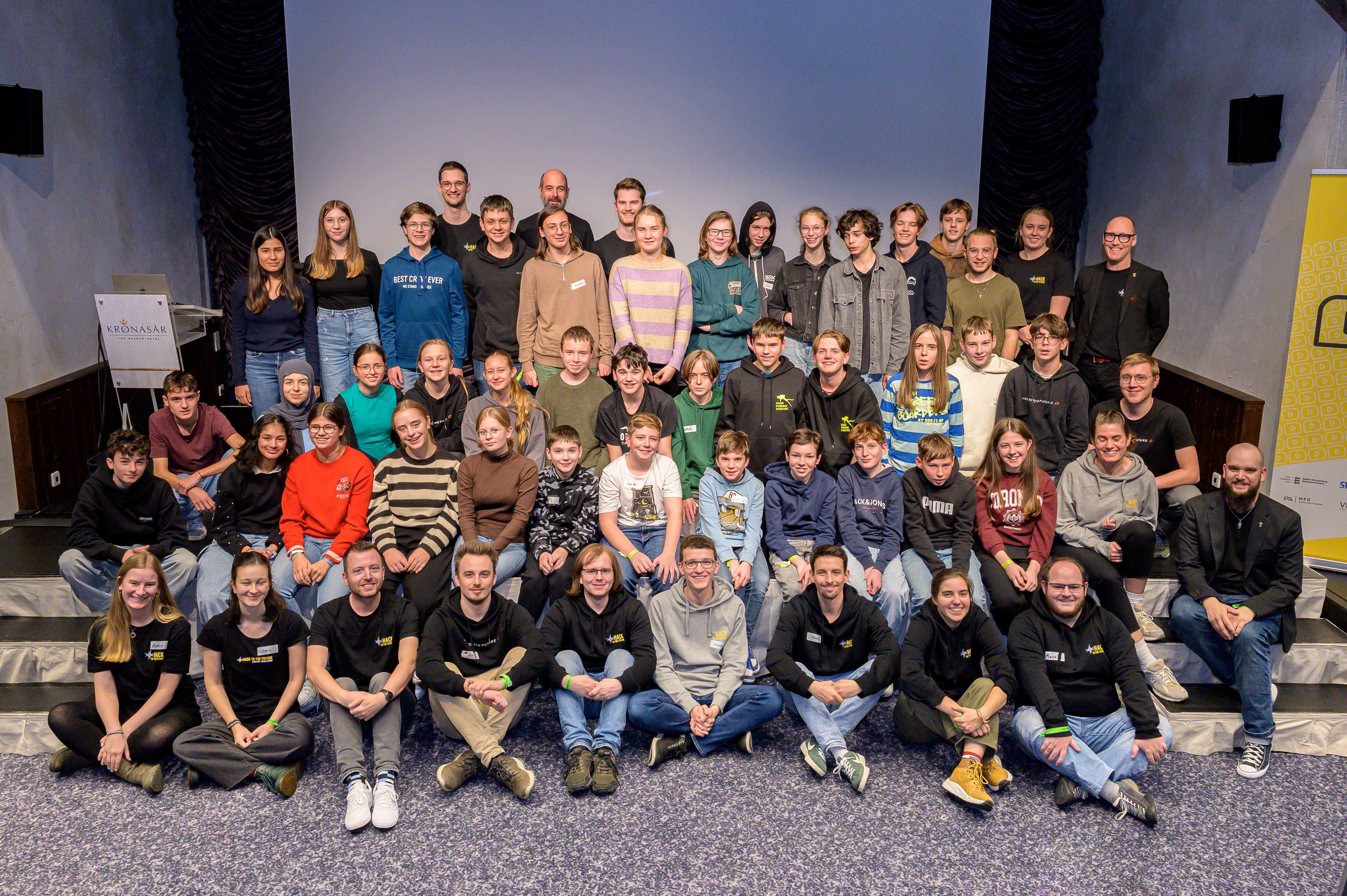 Jugendliche entwickeln kreative Lösungen bei „Hack To The Future"